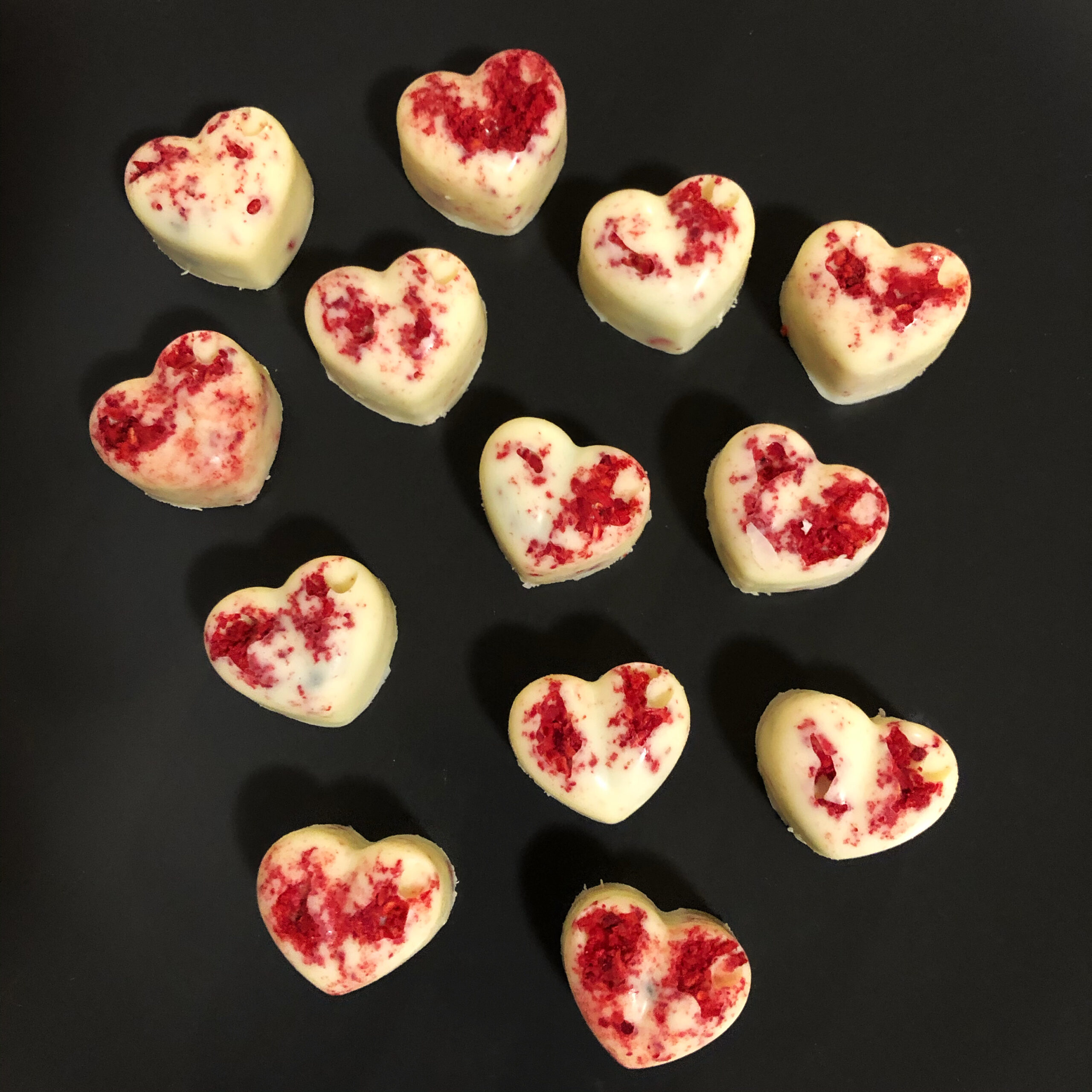 Hvide chokolader med hindbær og lakrids - Grøntmad - Chokolader